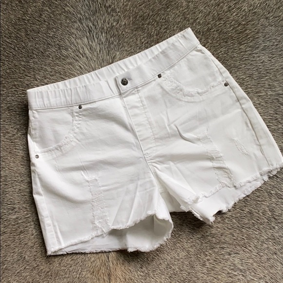 HUE | Shorts | Hue White Stretchy Distressed White Shorts Med | Poshmark